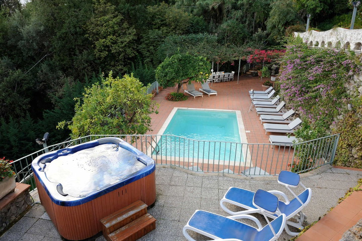 Villa Emozione: A Splendid Two-story Villa Which Faces The Sun And The Sea, With Free Wi-fi. - Province of Salerno