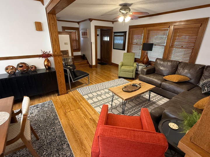 School Street Getaway - Des Moines, IA