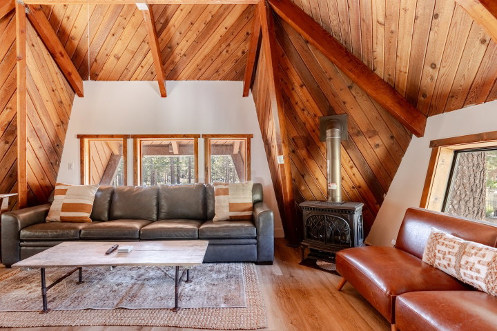 "Treehouse" 2 Bd Cozy Unique Home Steps To Village - Mammoth Lakes, CA