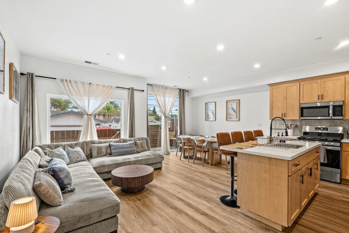 Modern Condo Btwn Santacruz & Monterey - Watsonville, CA