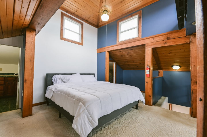 Ohio City | Hot Tub | Sleeps 10 | Downtown Cle - Cleveland, OH