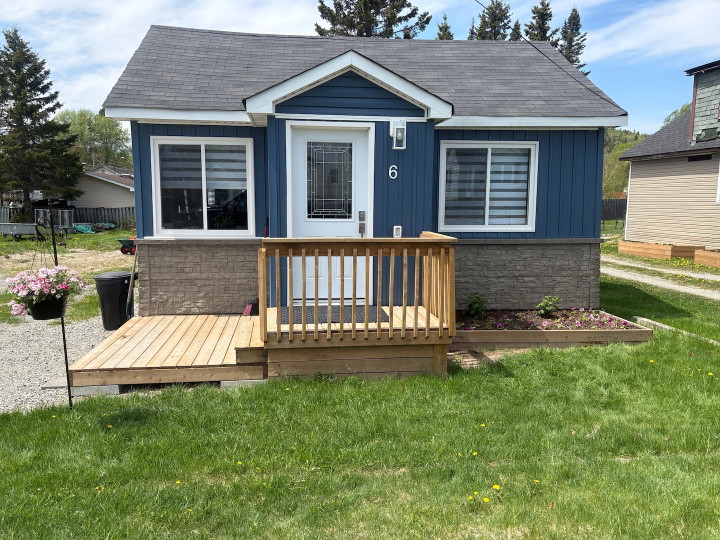 Lil Blue House - Wawa