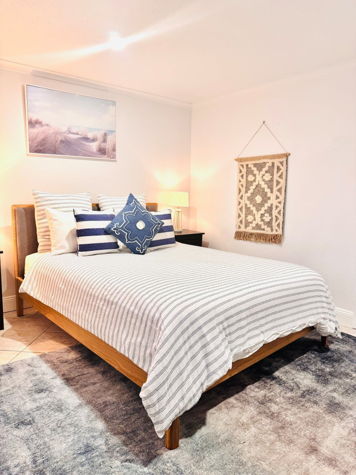 Spacious Private 2bdm In A+ Location, 2 X Parking - Brisbane