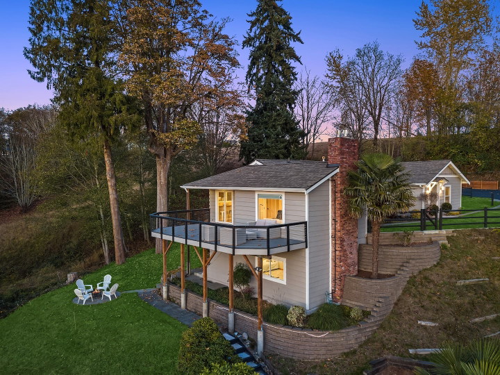 Private Hilltop Studio With Bothell Farmland Views - Bothell, WA