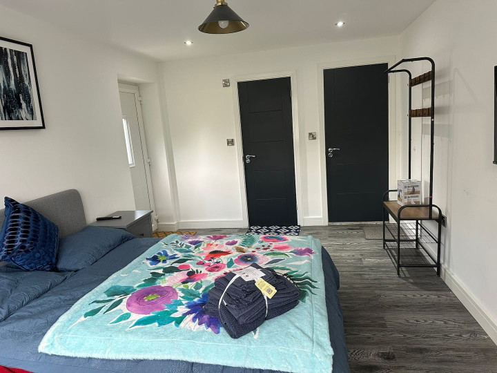 En-suite Room - Private Entrance - Altrincham