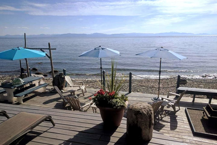 Waterfront, Hot Tub, Private Beach, Views, Huge Deck - Sechelt