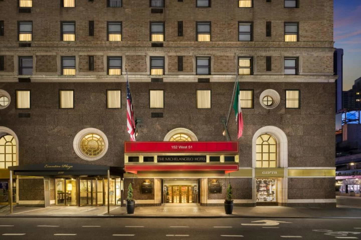 Italian Chic | Restaurant. Sightseeing - New York City