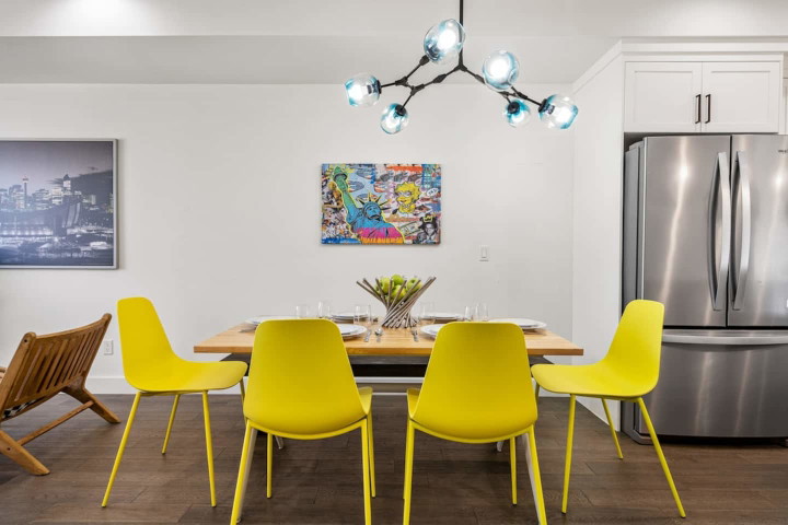 Retraite Moderne Lumineuse Et Audacieuse De 4 Chambres - Calgary