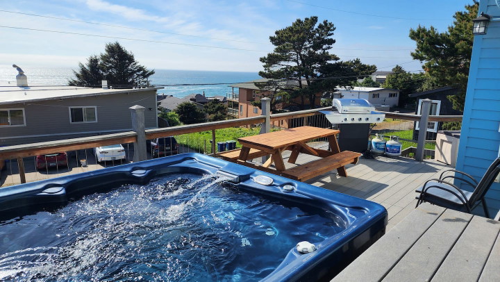 Ocean Views! Hot Tub, King Bed, Xbox & Arcade Room - リンカーン・シティ, OR