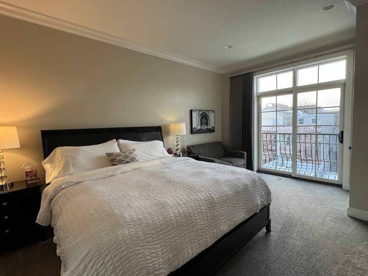 Deluxe King Room · Juliette Balcony · Sono B&b - Chicago, IL