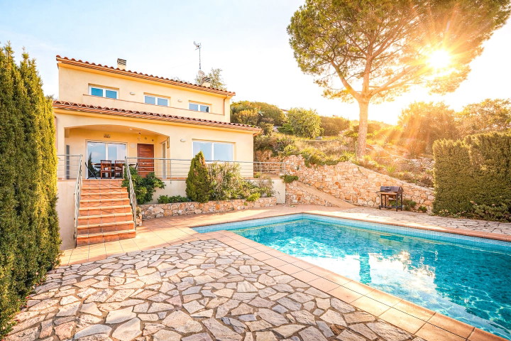 Costa Brava - Sunny Villa With Pool And Views - Palamós