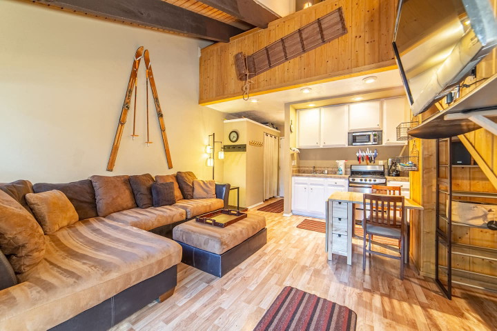 Centrally Located Mammoth Studio+loft W/ Wifi & Parking! - Mammoth Lakes, CA