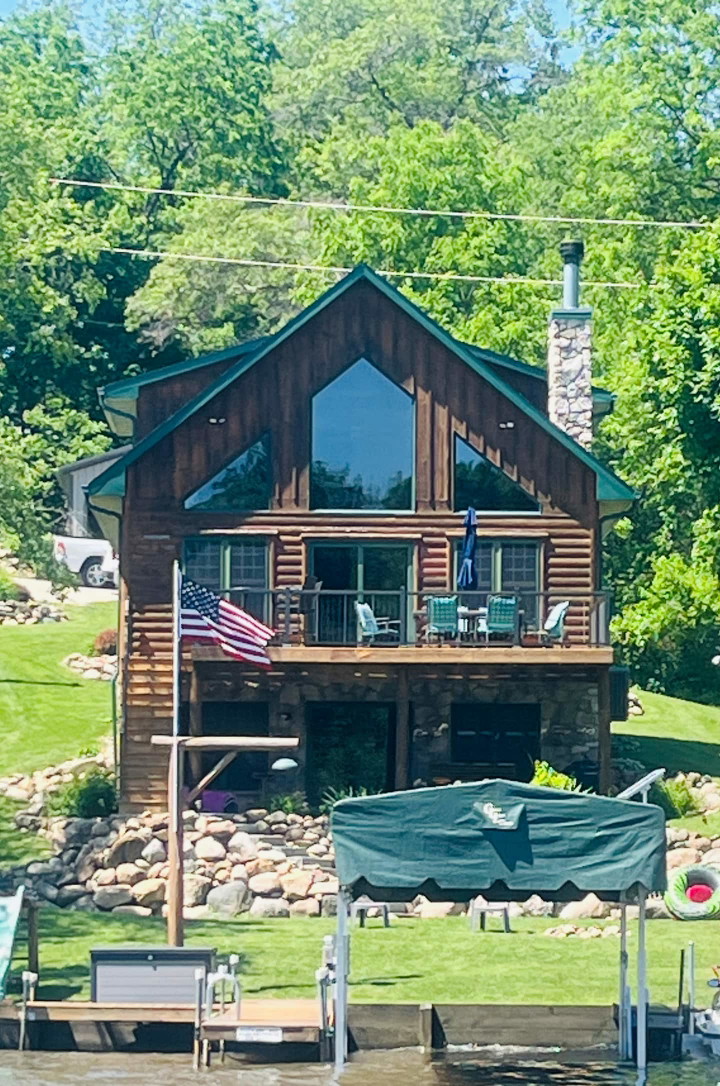 Cozy Lake Front Cabin With 5 Bedrooms And 3 Baths - Iowa