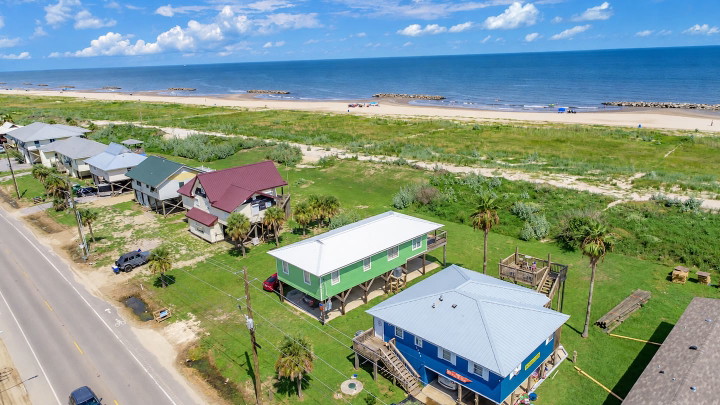 Camp Pjs Beachfront - Grand Isle, LA