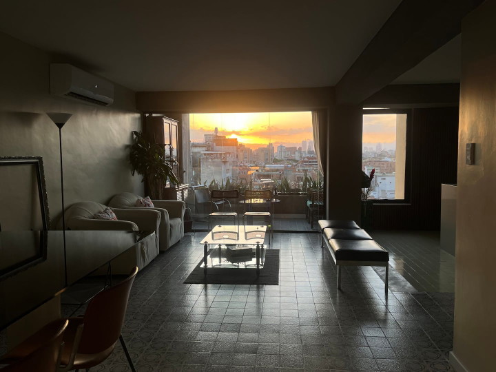 Skyline Penthouse | Epic View, Balcony & Parking - Caracas
