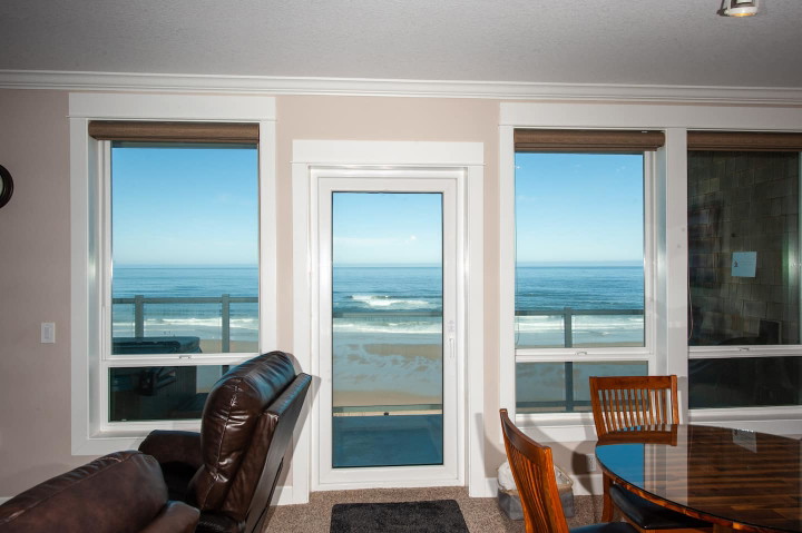 Promo! Oceanfront Condo - Private Hot Tub,, Wifi, Smart Hdtv And Indoor Pool! - リンカーン・シティ, OR