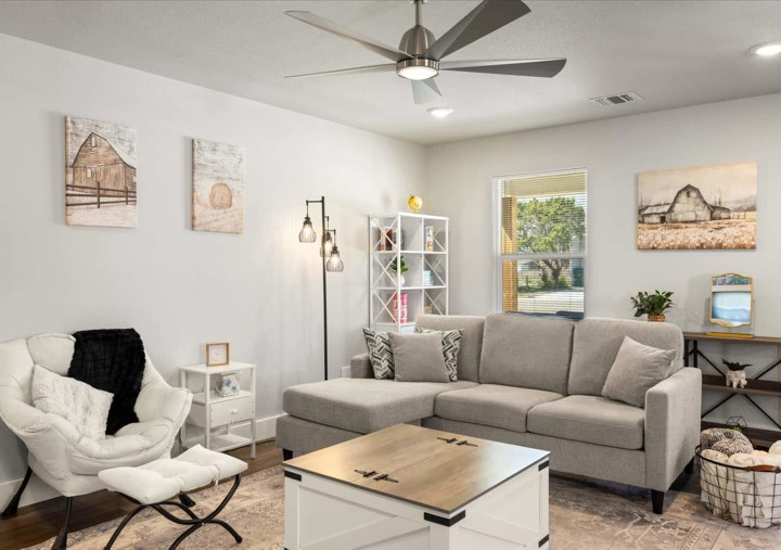 3 Bedroom, 2 Bath House, Sleeps 6+, Baby Bed B - Granbury, TX