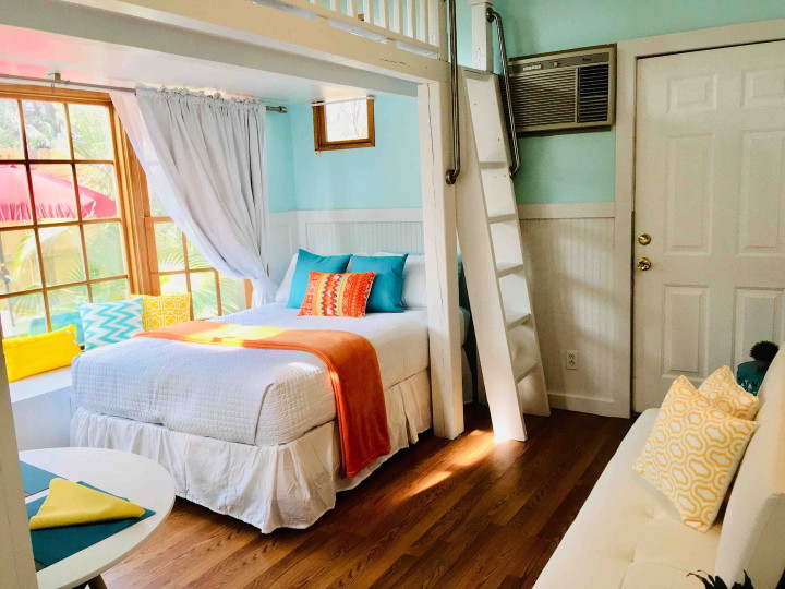 Sunny Daze Tiny Cottage - Tybee Island, GA