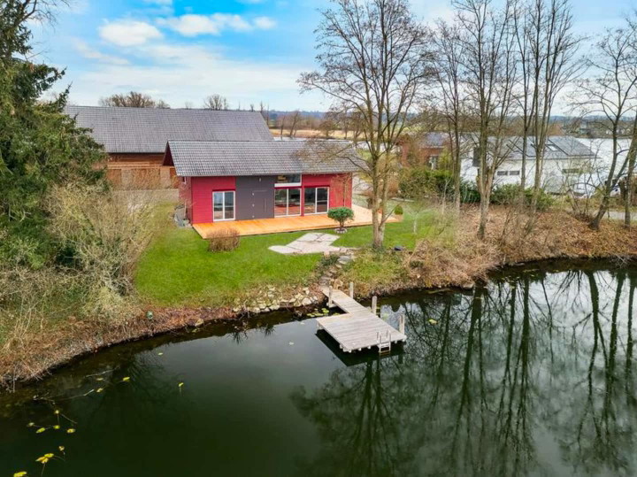 House On The Lake In An Exclusive Private Community - Ulm