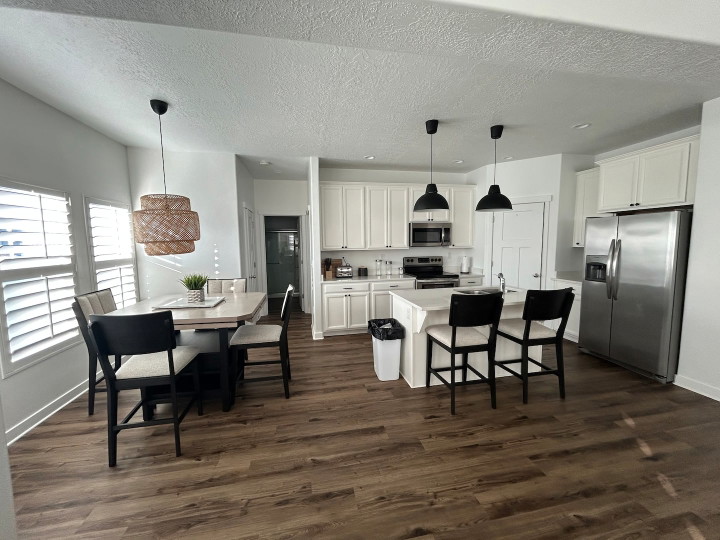 Townhouse In Vineyard: 3 Levels, Hardwood Floors. - Vineyard, UT