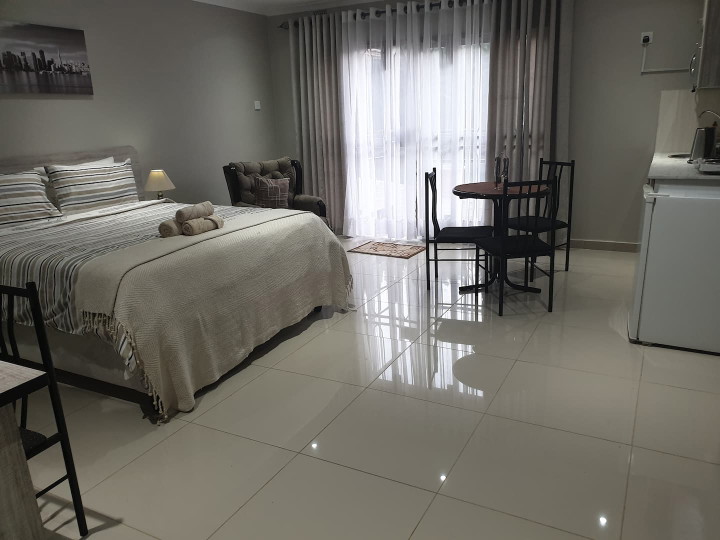 Borrowdale, Studio J (Fast Wifi, Solar, Generator) - Harare
