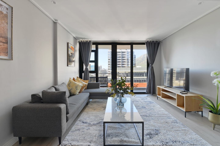 Luxe 2-bed Apt W/ Stunning Views & Pool Access - ケープ・タウン