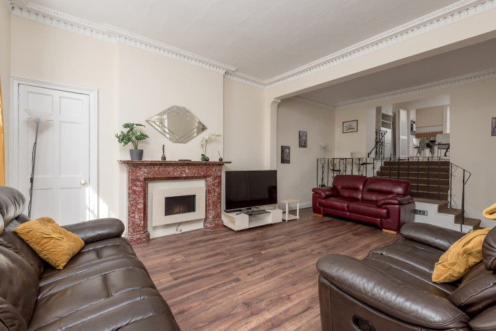 Large City Apartment With Parking In A Quiet Area - Edinburgh