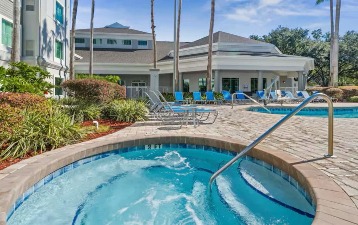 23db King Size Bed Partial Pool View Free Parking - Orlando, FL