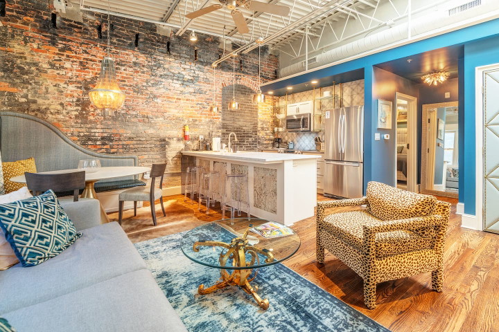 80 Lex 203 + Free Parking 1 Bd King / 1 Ba - Asheville, NC