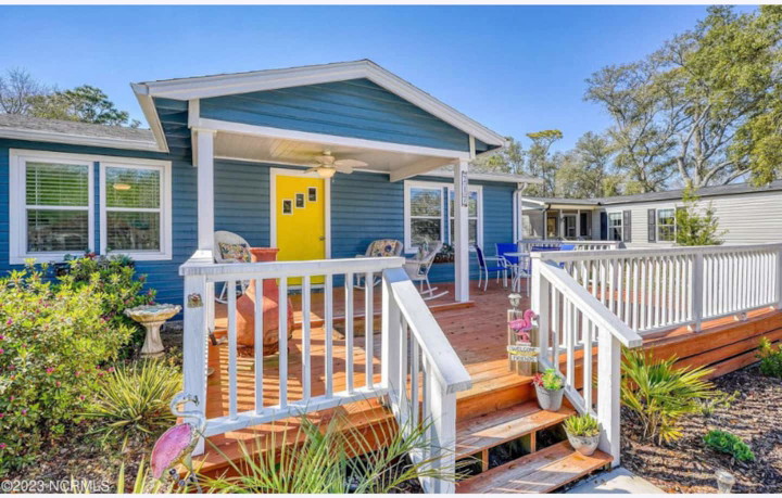 Charming Beach Bungalow (9-min Walk To The Beach!) - Oak Island, NC