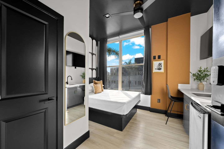 Queen Bed + Kitchenette + Private Bath | Gym&patio - Coronado, CA