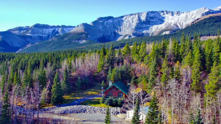 Breathtaking Mountain Chalet With Pool Table - Alberta