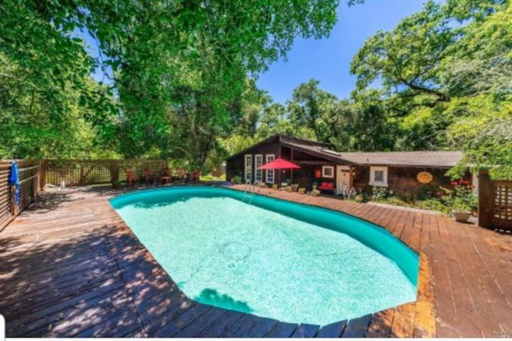 Spacious Home For Get Togethers W Creek Views - Santa Rosa, CA