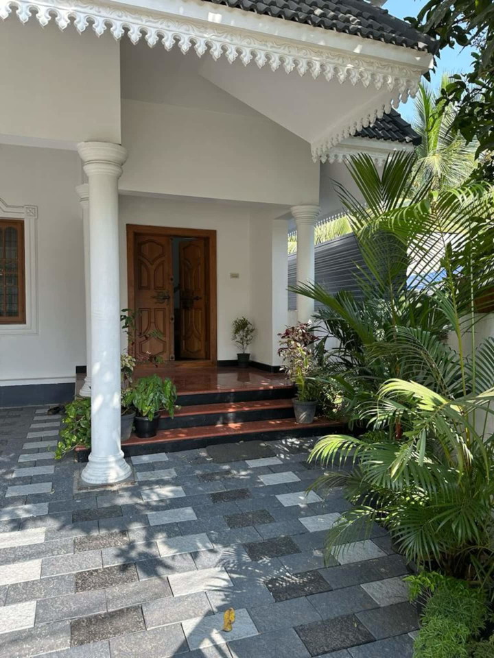 Group Stay @ 221a Niravath Rd., Maradu, Ernakulam - Koczin