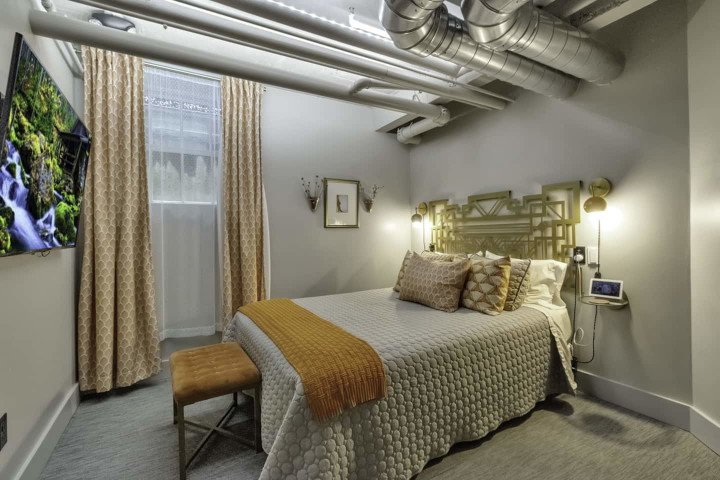 The Pretty Boy Floyd Room @ The Bank - East Aurora, NY