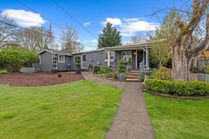 Charming Silverton Retreat! - Silverton, OR