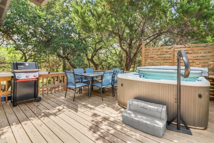 Bluebonnet Hill I Dog Friendly, Hot Tub, Lake - Canyon Lake, TX
