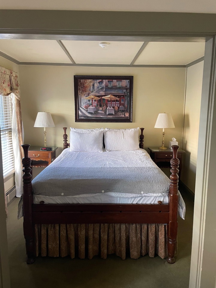 Superior Luxury Queen Room - The Inn At Montpelier - Montpelier, VT