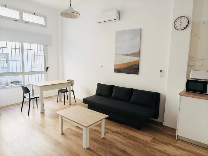 Luminoso Obra Nueva Cerca De Supermercados, Centro - Los Barrios