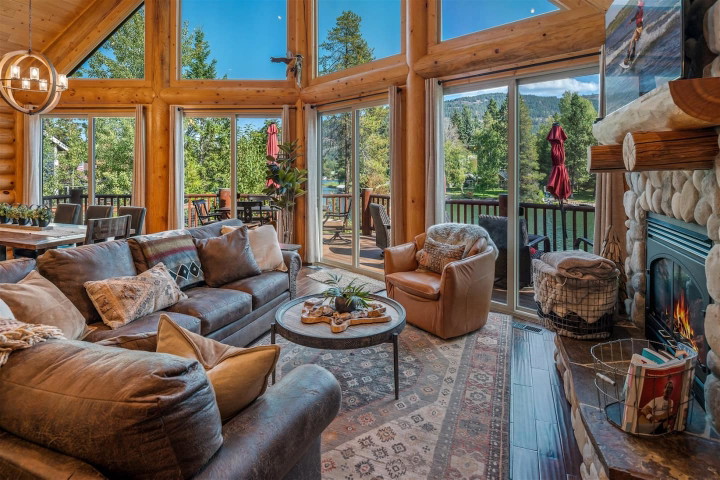 Waterfront Log Home, Dock, Hot Tub, And Pickleball - Shepherd Lake, ID