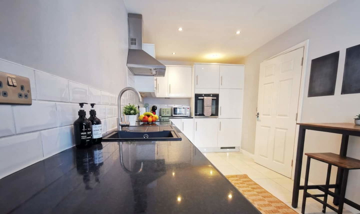 Contractors/long Stays/parking/garden/safe Area - Swindon