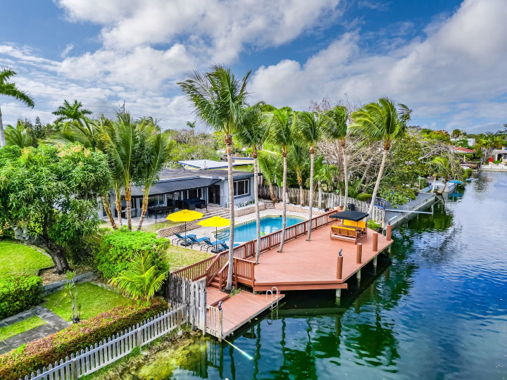 Waterfront Heated Pool Home Game & 6 Min Beach - Fort Lauderdale