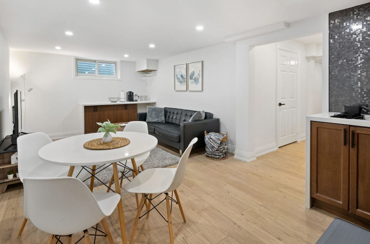 Romantic Luxury Basement - Toronto