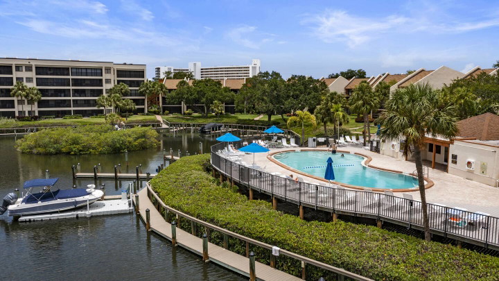 Amplio Condominio De Alquiler De Vacaciones Con Vistas A La Laguna, Acceso A La Playa Y La Piscina - Sarasota, FL
