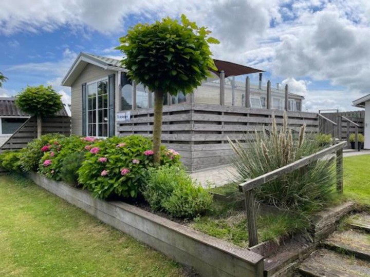 Chalet Makkum C99b  Prive Gelegen Tuin Aan Water - Makkum