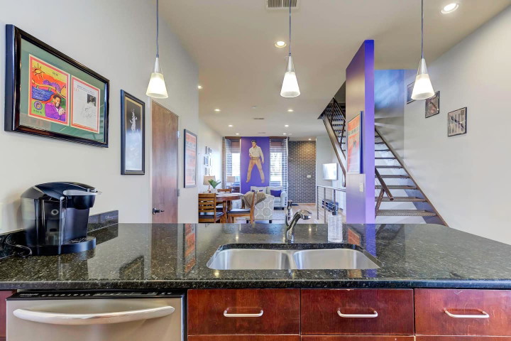 2br / 2.5ba Townhome W/ Your Own 2 Car Garage - Memphis, TN