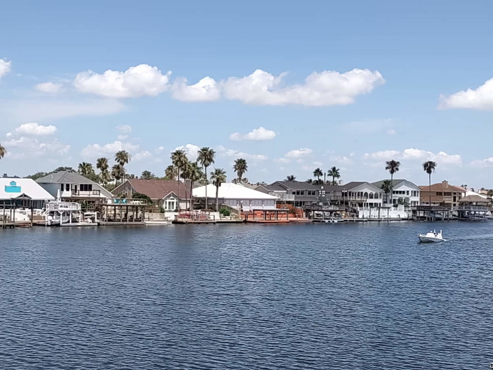 Waterfront: Lovely Gilligan's Island Condo! - Corpus Christi, TX