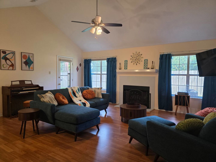 Cute Retro House With Game Room, Near Owa In Foley - Foley, AL