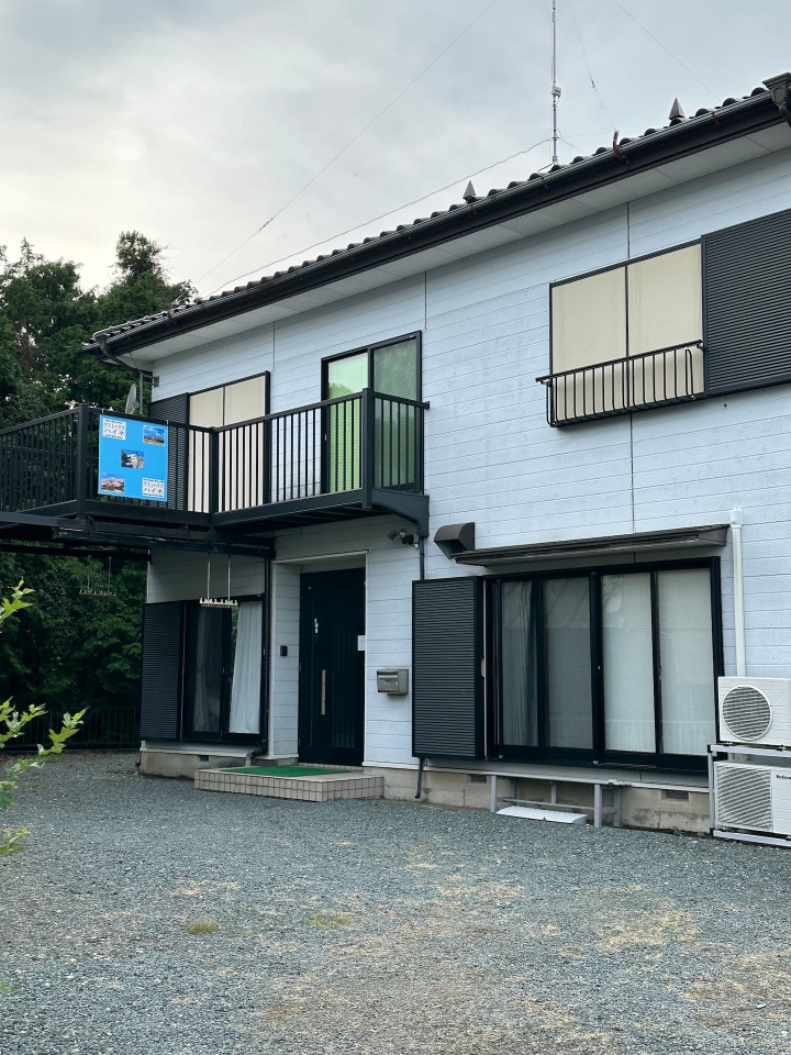 富士宮駅から白糸の滝方面行バス21分
下車徒歩2分
10人まで宿泊出来る貸切一軒家
敷地内3台駐車可 - 富士市