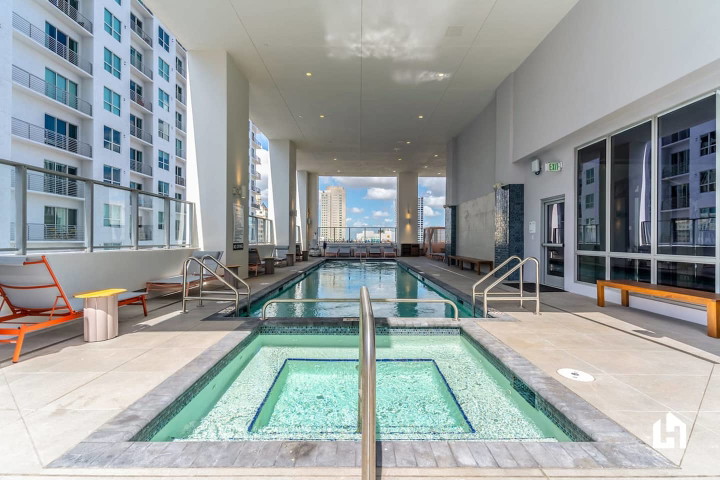 Bayside District Studio: City Views & Pool - South Miami, FL